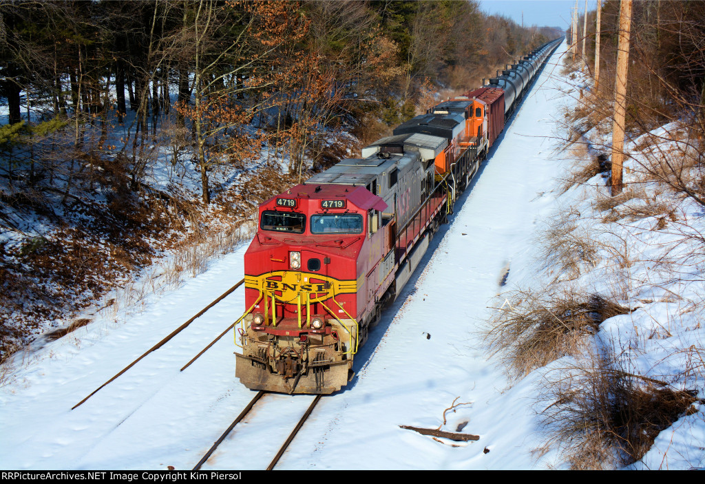 BNSF 4719 CSX Train K140 Crude Oil Loads